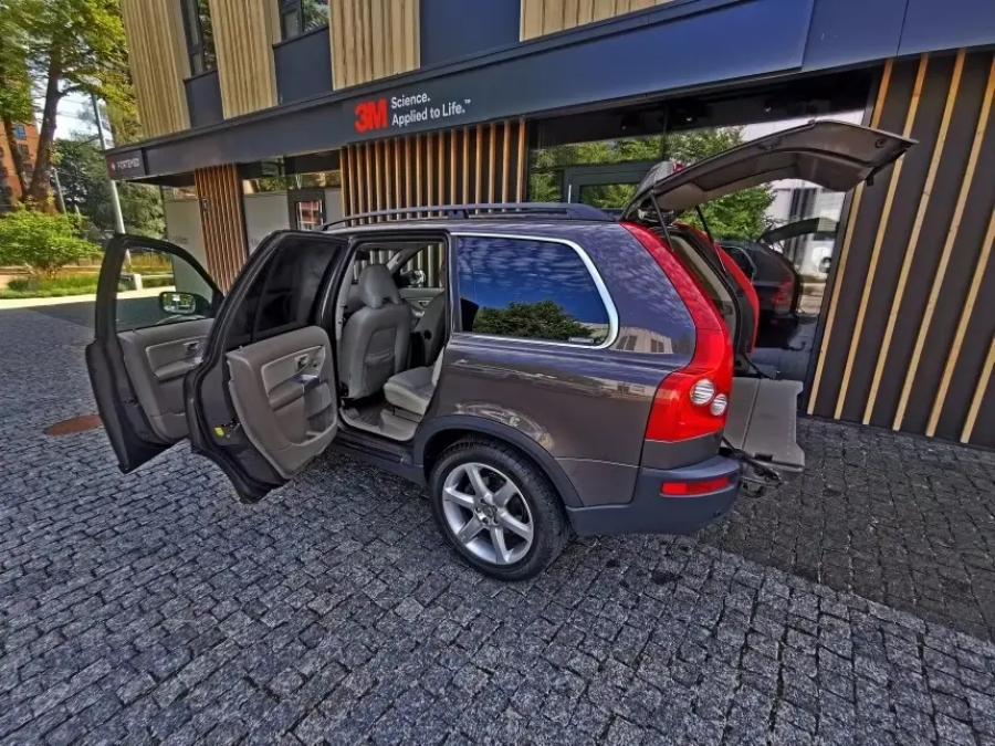 Brown Volvo XC90 2005 in Riga, with an engine capacity of 2.40 L and mileage of 314 thousand km for 5390 €, photo 11 on AUTOMOTO.COM.LV