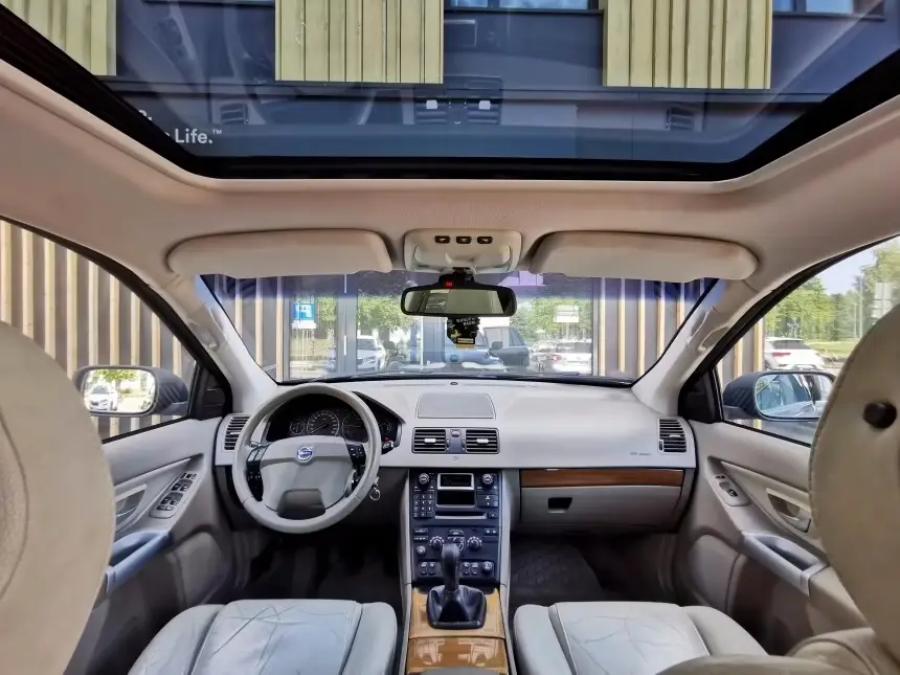 Brown Volvo XC90 2005 in Riga, with an engine capacity of 2.40 L and mileage of 314 thousand km for 5390 €, photo 12 on AUTOMOTO.COM.LV