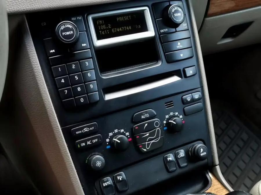 Brown Volvo XC90 2005 in Riga, with an engine capacity of 2.40 L and mileage of 314 thousand km for 5390 €, photo 17 on AUTOMOTO.COM.LV