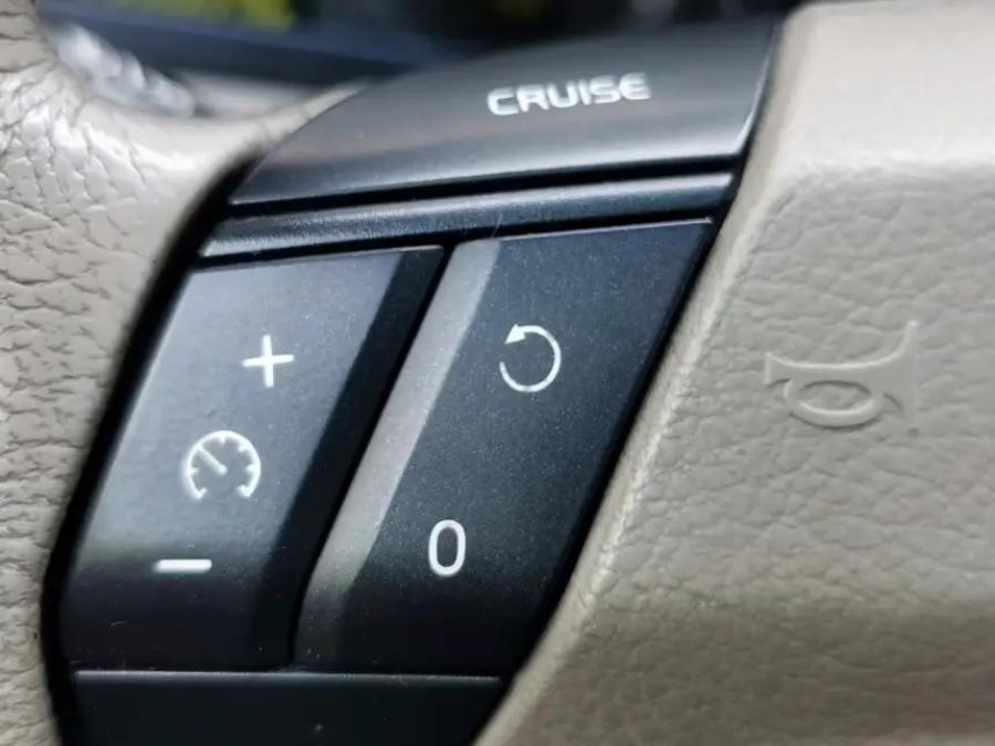Brown Volvo XC90 2005 in Riga, with an engine capacity of 2.40 L and mileage of 314 thousand km for 5390 €, photo 18 on AUTOMOTO.COM.LV