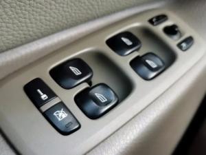 Brown Volvo XC90 2005 in Riga, with an engine capacity of 2.40 L and mileage of 314 thousand km for 5390 €, photo 19 on AUTOMOTO.COM.LV
