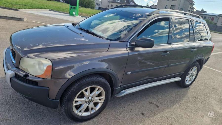 Brown Volvo XC90 2005 in Taurage, with an engine capacity of 2.40 L and mileage of 289 thousand km for 3800 €, photo 3 on AUTOMOTO.COM.LV
