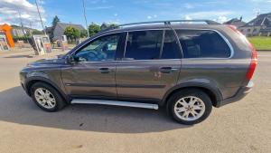 Brown Volvo XC90 2005 in Taurage, with an engine capacity of 2.40 L and mileage of 289 thousand km for 3800 €, photo 7 on AUTOMOTO.COM.LV