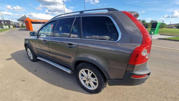 Brūns Volvo XC90 2005 Tauragė, ar dzinēja tilpumu 2.40 L un nobraukumu 289 tūkst. km par 3800 €, foto 8 vietnē AUTOMOTO.COM.LV