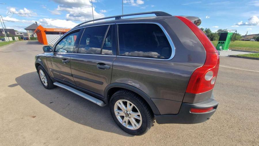 Brown Volvo XC90 2005 in Taurage, with an engine capacity of 2.40 L and mileage of 289 thousand km for 3800 €, photo 8 on AUTOMOTO.COM.LV