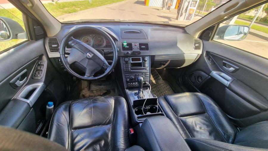 Brown Volvo XC90 2005 in Taurage, with an engine capacity of 2.40 L and mileage of 289 thousand km for 3800 €, photo 10 on AUTOMOTO.COM.LV