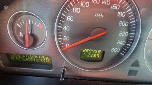 Brown Volvo XC90 2005 in Taurage, with an engine capacity of 2.40 L and mileage of 289 thousand km for 3800 €, photo 17 on AUTOMOTO.COM.LV