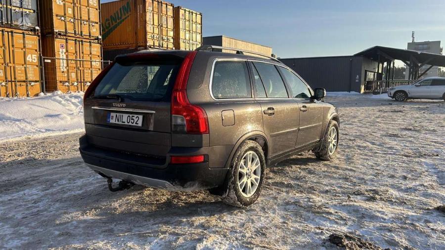 Brown Volvo XC90 2006 in Vilnius, with an engine capacity of 2.40 L and mileage of 331 thousand km for 6000 €, photo 21 on AUTOMOTO.COM.LV