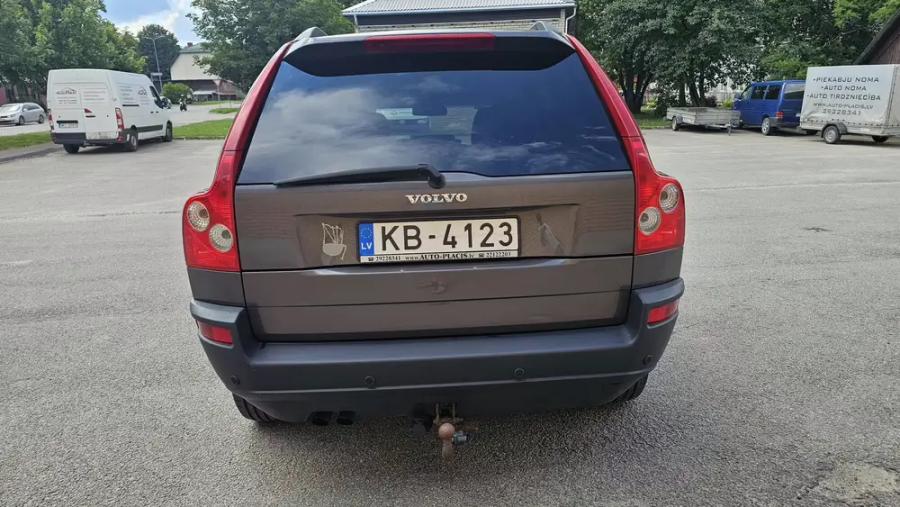 Brown Volvo XC90 2006 in Riga, with an engine capacity of 2.40 L and mileage of 280 thousand km for 4550 €, photo 7 on AUTOMOTO.COM.LV