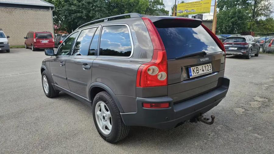 Brown Volvo XC90 2006 in Riga, with an engine capacity of 2.40 L and mileage of 280 thousand km for 4550 €, photo 8 on AUTOMOTO.COM.LV