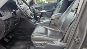 Brown Volvo XC90 2006 in Riga, with an engine capacity of 2.40 L and mileage of 280 thousand km for 4550 €, photo 10 on AUTOMOTO.COM.LV