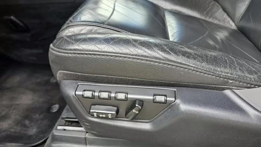 Brown Volvo XC90 2006 in Riga, with an engine capacity of 2.40 L and mileage of 280 thousand km for 4550 €, photo 11 on AUTOMOTO.COM.LV