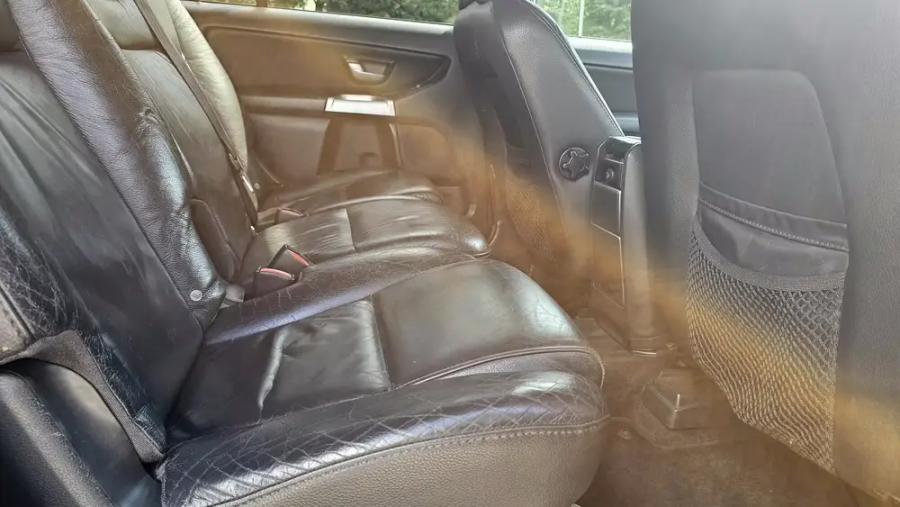 Brown Volvo XC90 2006 in Riga, with an engine capacity of 2.40 L and mileage of 280 thousand km for 4550 €, photo 22 on AUTOMOTO.COM.LV
