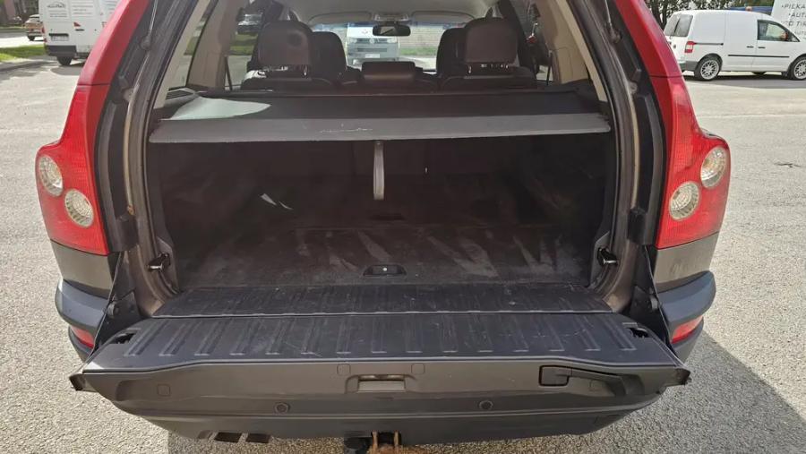 Brown Volvo XC90 2006 in Riga, with an engine capacity of 2.40 L and mileage of 280 thousand km for 4550 €, photo 23 on AUTOMOTO.COM.LV