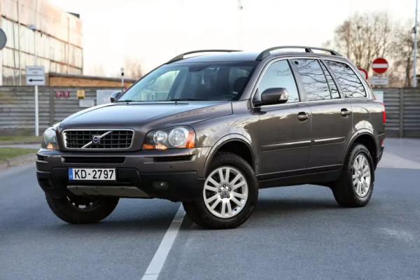 Brown Volvo XC90 2006 in Jelgava, with an engine capacity of 2.40 L and mileage of 325 thousand km for 4000 €, photo 1 on AUTOMOTO.COM.LV
