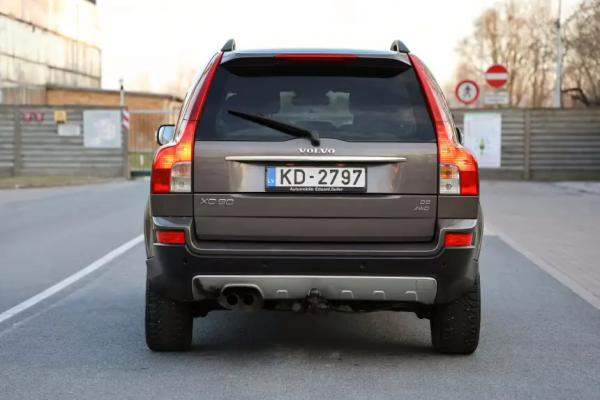 Brown Volvo XC90 2006 in Jelgava, with an engine capacity of 2.40 L and mileage of 325 thousand km for 4000 €, photo 6 on AUTOMOTO.COM.LV