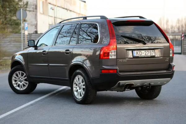 Brown Volvo XC90 2006 in Jelgava, with an engine capacity of 2.40 L and mileage of 325 thousand km for 4000 €, photo 7 on AUTOMOTO.COM.LV