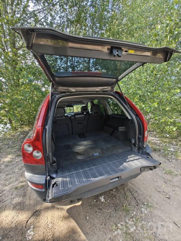 Brown Volvo XC90 2006 in Riga, with an engine capacity of 2.50 L and mileage of 250 thousand km for 3500 €, photo 7 on AUTOMOTO.COM.LV