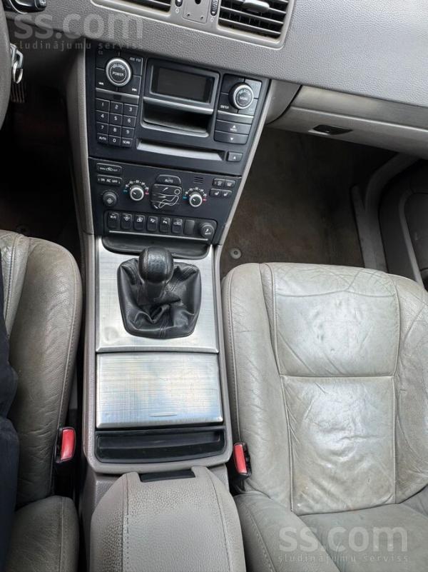Brūns Volvo XC90 2007 Cēsis, ar dzinēja tilpumu 2.40 L un nobraukumu 361 tūkst. km par 3500 €, foto 9 vietnē AUTOMOTO.COM.LV