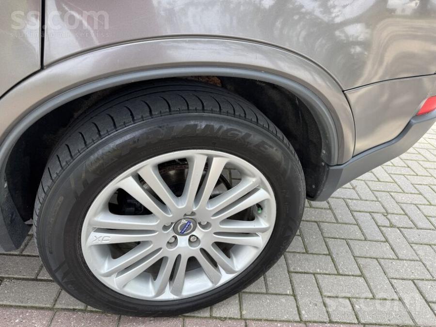 Brūns Volvo XC90 2007 Valmiera, ar dzinēja tilpumu 2.40 L un nobraukumu 360 tūkst. km par 4900 €, foto 10 vietnē AUTOMOTO.COM.LV