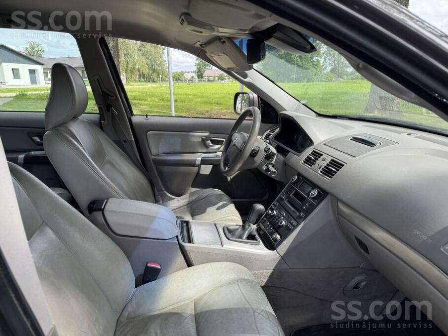 Brūns Volvo XC90 2007 Valmiera, ar dzinēja tilpumu 2.40 L un nobraukumu 360 tūkst. km par 4900 €, foto 16 vietnē AUTOMOTO.COM.LV