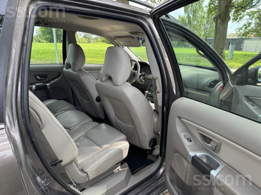 Brūns Volvo XC90 2007 Valmiera, ar dzinēja tilpumu 2.40 L un nobraukumu 360 tūkst. km par 4900 €, foto 17 vietnē AUTOMOTO.COM.LV