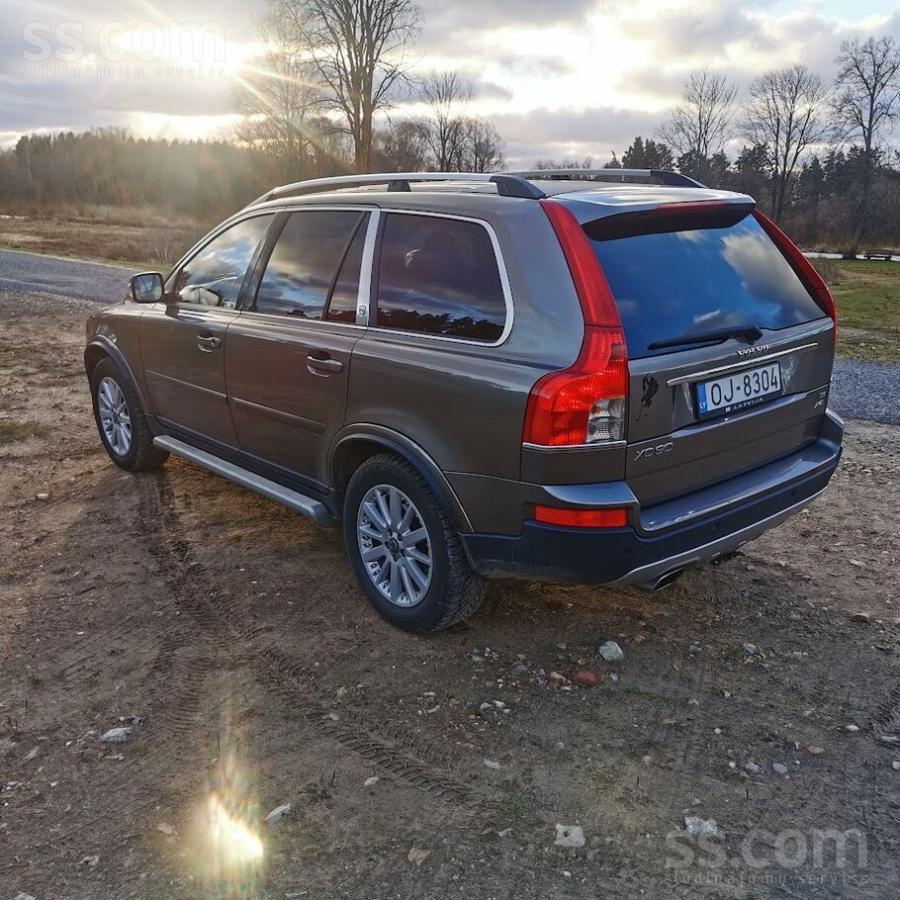Brown Volvo XC90 2007 in Riga, with an engine capacity of 2.40 L and mileage of 320 thousand km for 8490 €, photo 10 on AUTOMOTO.COM.LV