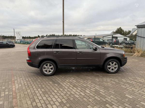 Brown Volvo XC90 2007 in Utena, with an engine capacity of 2.40 L and mileage of 222 thousand km for 4150 €, photo 5 on AUTOMOTO.COM.LV