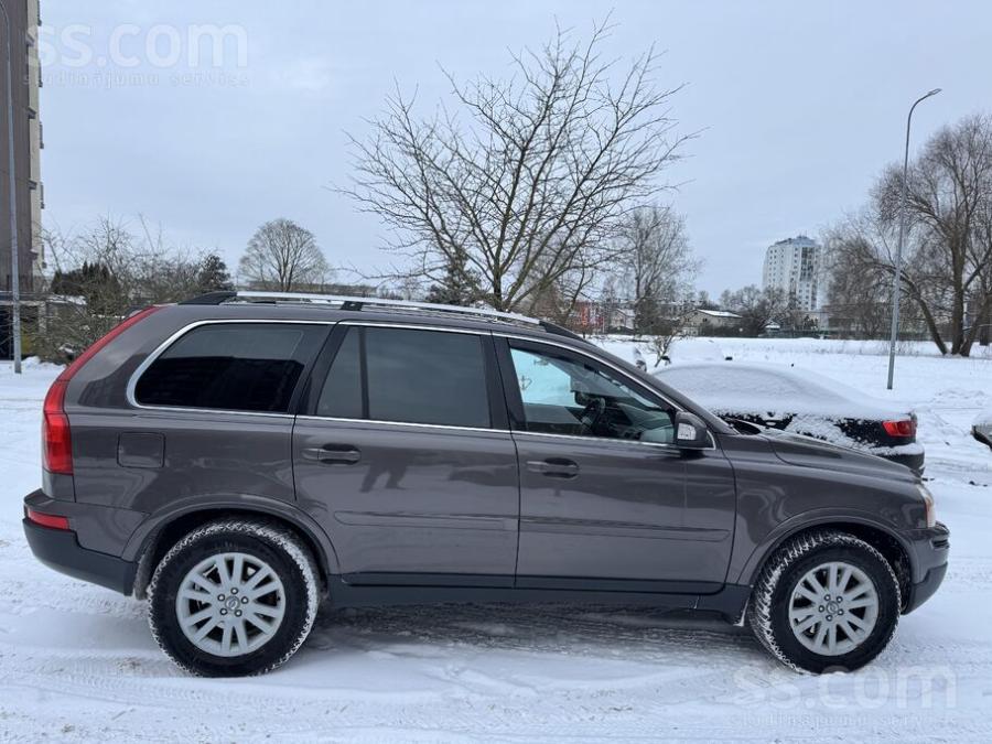 Brown Volvo XC90 2007 in Riga, with an engine capacity of 2.40 L and mileage of 387 thousand km for 5990 €, photo 4 on AUTOMOTO.COM.LV