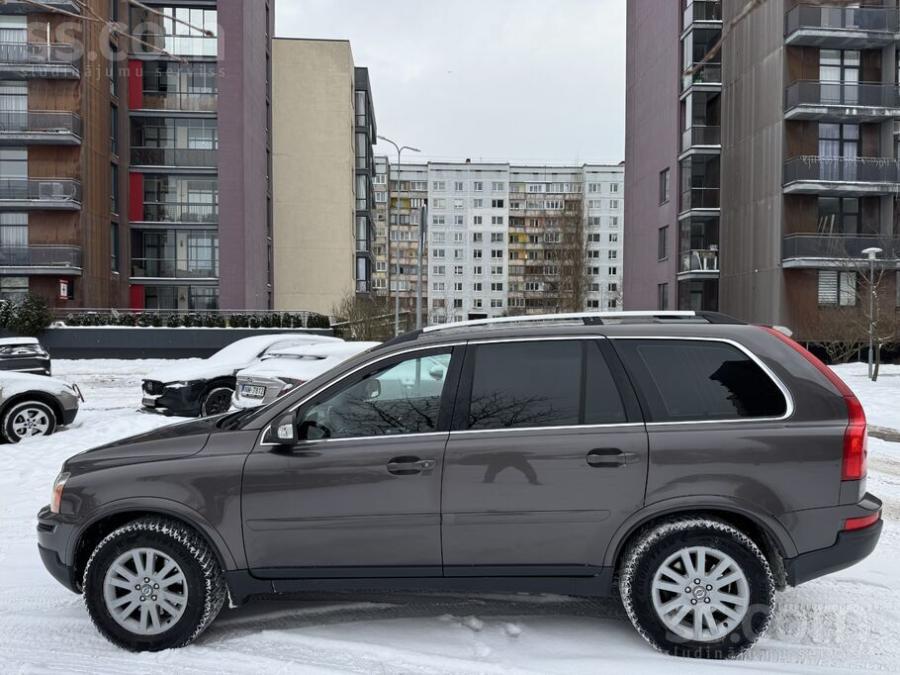 Brown Volvo XC90 2007 in Riga, with an engine capacity of 2.40 L and mileage of 387 thousand km for 5990 €, photo 5 on AUTOMOTO.COM.LV