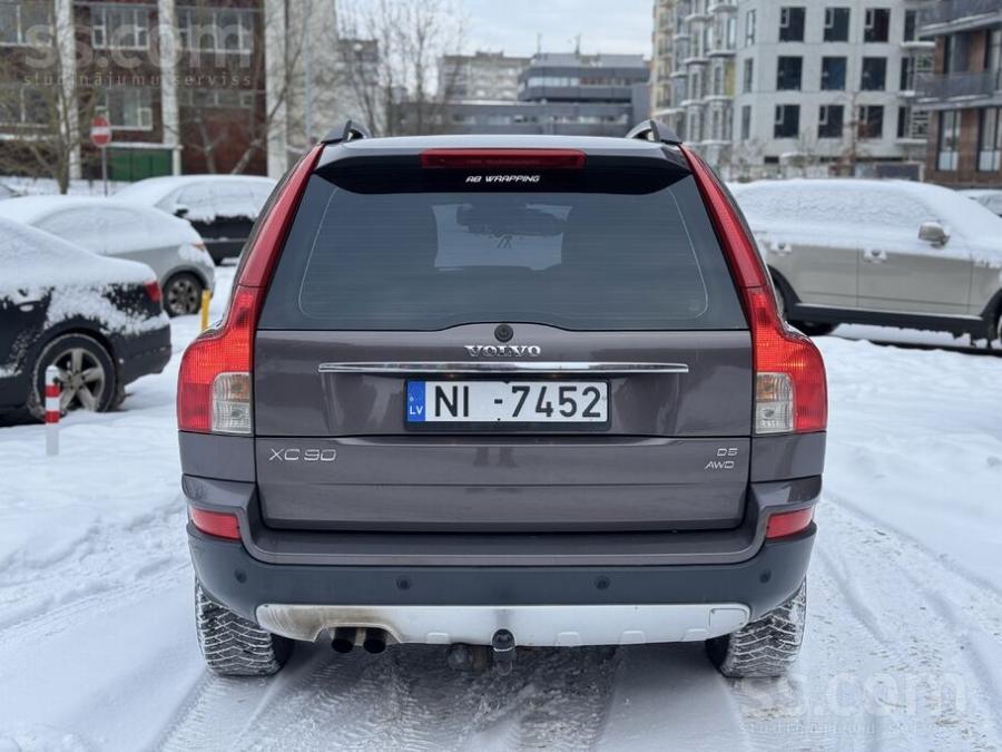 Brown Volvo XC90 2007 in Riga, with an engine capacity of 2.40 L and mileage of 387 thousand km for 5990 €, photo 7 on AUTOMOTO.COM.LV