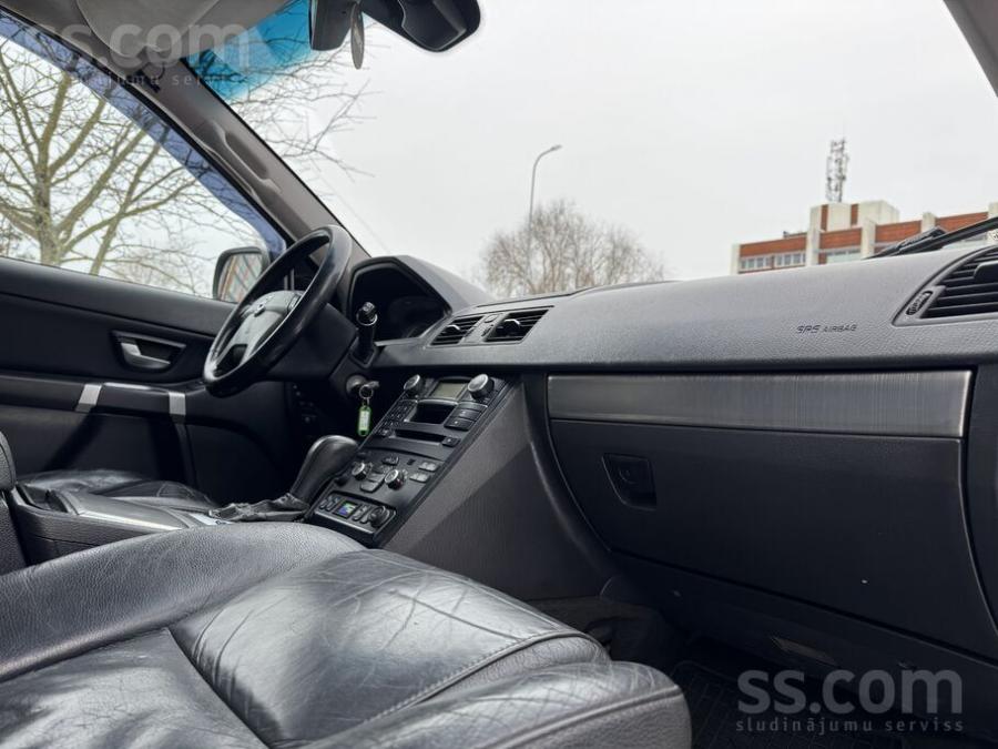 Brown Volvo XC90 2007 in Riga, with an engine capacity of 2.40 L and mileage of 387 thousand km for 5990 €, photo 13 on AUTOMOTO.COM.LV