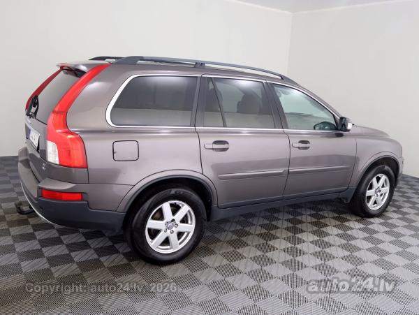 Brūns Volvo XC90 2007 Tallina, ar dzinēja tilpumu 3.20 L un nobraukumu 295 tūkst. km par 3199 €, foto 3 vietnē AUTOMOTO.COM.LV