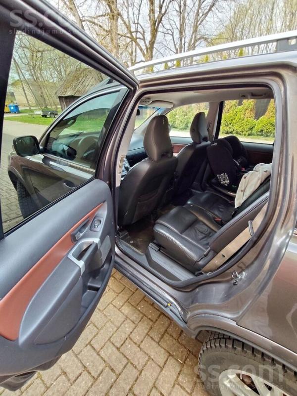 Brown Volvo XC90 2007 in Saldus, with an engine capacity of 2.40 L and mileage of 315 thousand km for 4350 €, photo 7 on AUTOMOTO.COM.LV