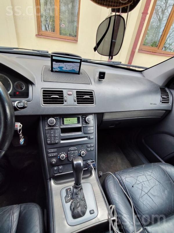 Brown Volvo XC90 2007 in Saldus, with an engine capacity of 2.40 L and mileage of 315 thousand km for 4350 €, photo 9 on AUTOMOTO.COM.LV