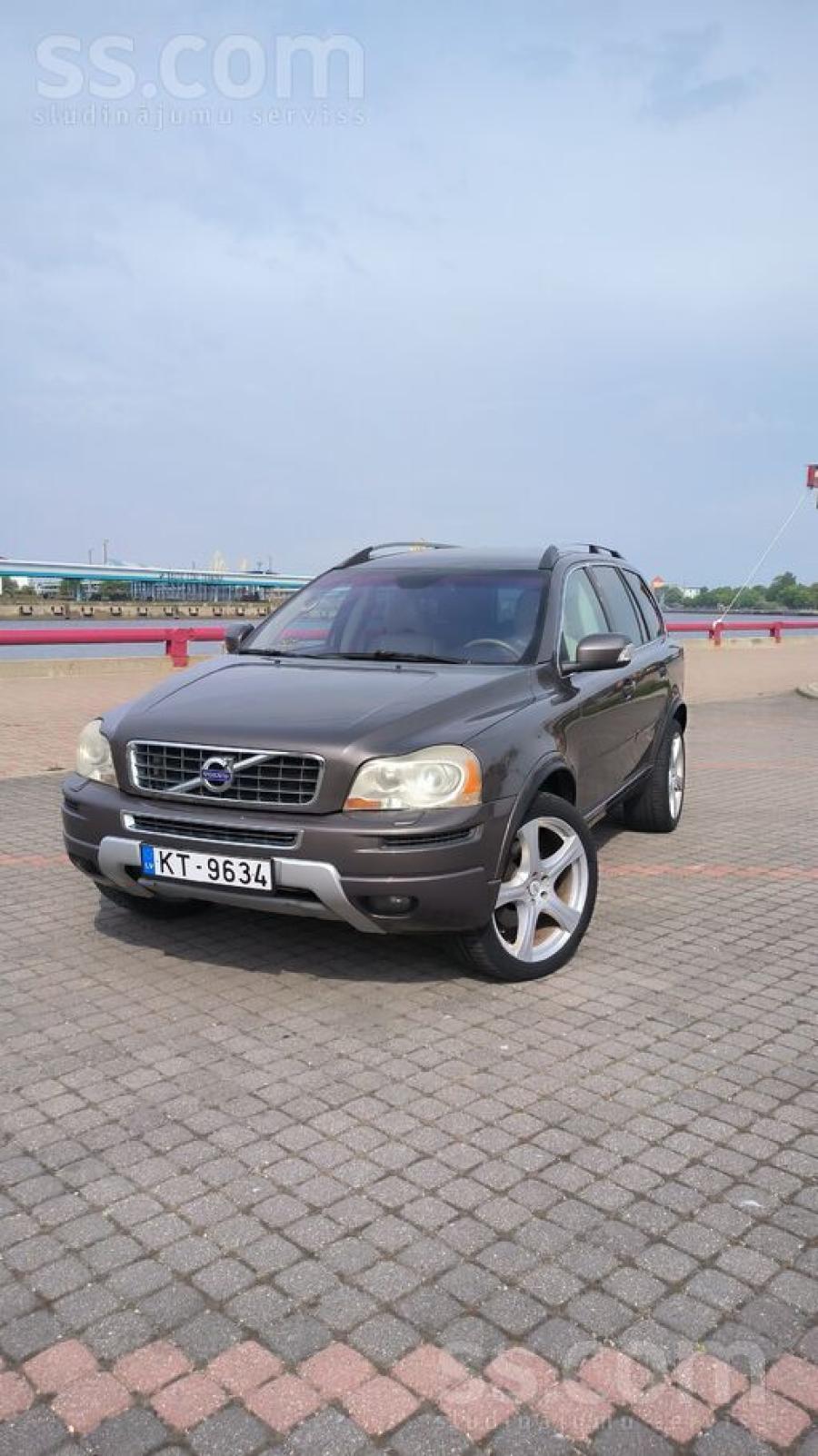 Brown Volvo XC90 2007 in Ventspils, with an engine capacity of 2.40 L and mileage of 350 thousand km for 5300 €, photo 1 on AUTOMOTO.COM.LV