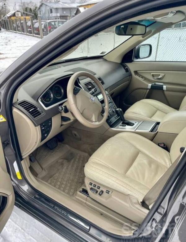 Brown Volvo XC90 2007 in Ventspils, with an engine capacity of 2.40 L and mileage of 350 thousand km for 5300 €, photo 5 on AUTOMOTO.COM.LV