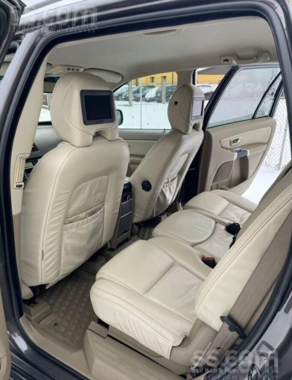 Brown Volvo XC90 2007 in Ventspils, with an engine capacity of 2.40 L and mileage of 350 thousand km for 5300 €, photo 7 on AUTOMOTO.COM.LV