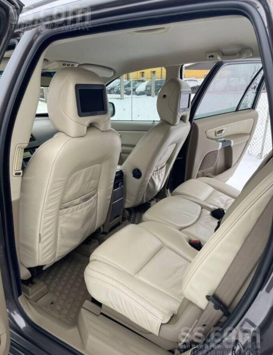 Brown Volvo XC90 2007 in Ventspils, with an engine capacity of 2.40 L and mileage of 350 thousand km for 5300 €, photo 8 on AUTOMOTO.COM.LV
