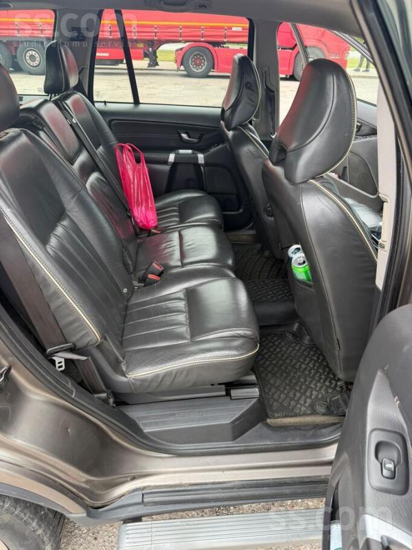 Brown Volvo XC90 2007 in Liepaja, with an engine capacity of 2.40 L and mileage of 356 thousand km for 5700 €, photo 8 on AUTOMOTO.COM.LV