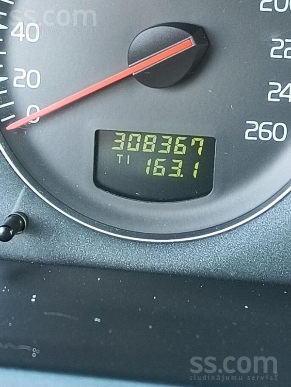 Brūns Volvo XC90 2007 Liepāja, ar dzinēja tilpumu 2.40 L un nobraukumu 308 tūkst. km par 5000 €, foto 10 vietnē AUTOMOTO.COM.LV