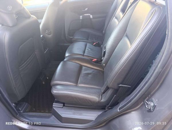 Brown Volvo XC90 2007 in Birzai, with an engine capacity of 2.40 L and mileage of 310 thousand km for 7300 €, photo 4 on AUTOMOTO.COM.LV