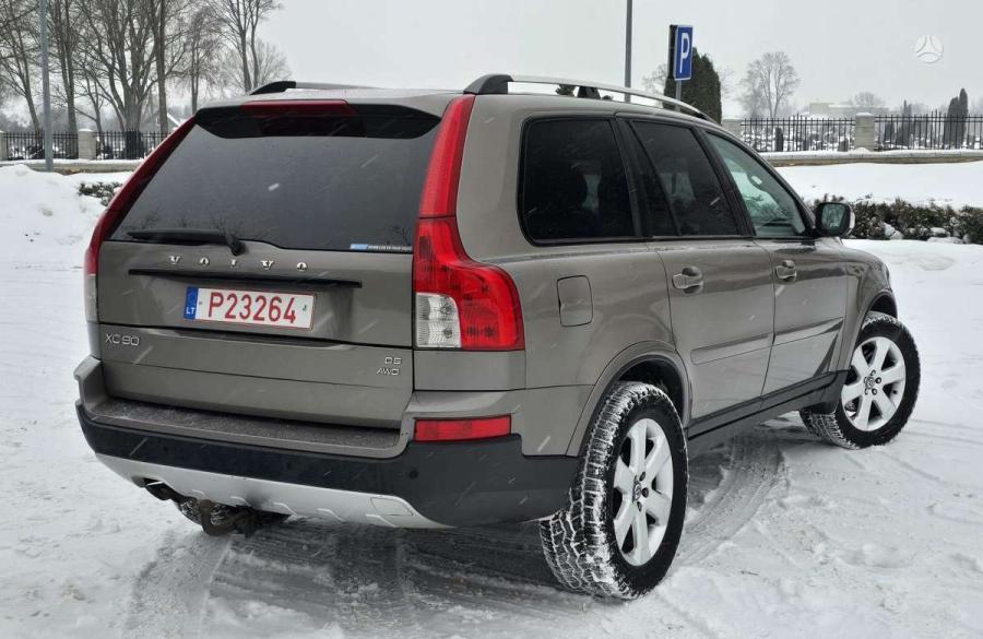 Brown Volvo XC90 2008 in Raseiniai, with an engine capacity of 2.40 L and mileage of 263 thousand km for 7299 €, photo 6 on AUTOMOTO.COM.LV