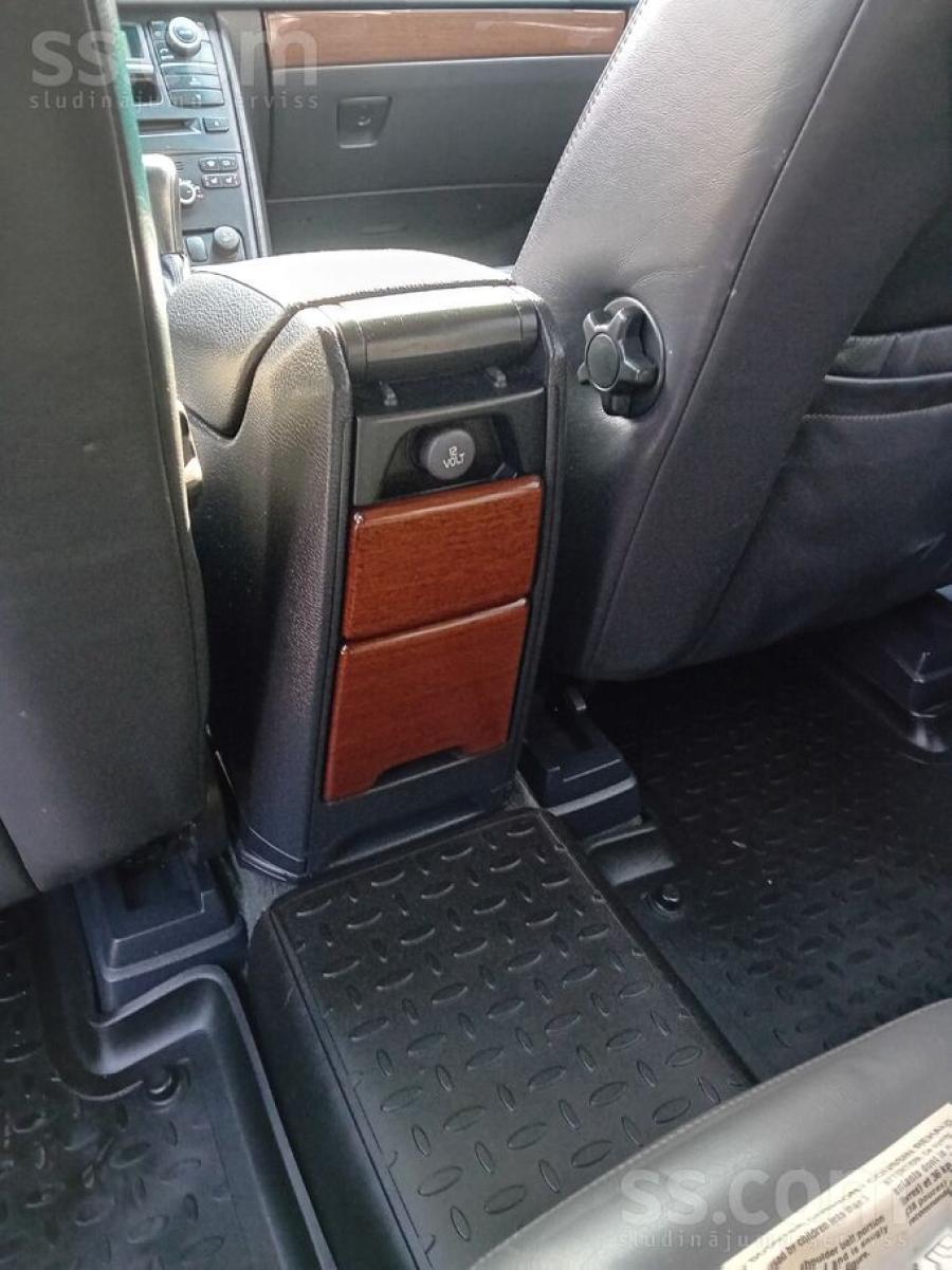 Brūns Volvo XC90 2008 Jelgava, ar dzinēja tilpumu 2.40 L un nobraukumu 308 tūkst. km par 7210 €, foto 25 vietnē AUTOMOTO.COM.LV