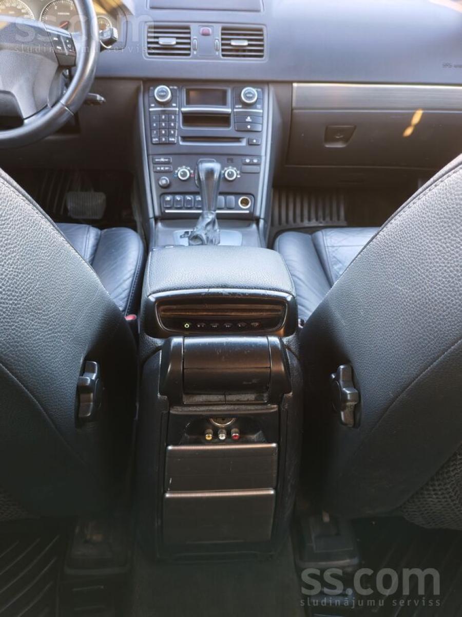 Brūns Volvo XC90 2008 Cēsis, ar dzinēja tilpumu 2.40 L un nobraukumu 340 tūkst. km par 6000 €, foto 13 vietnē AUTOMOTO.COM.LV