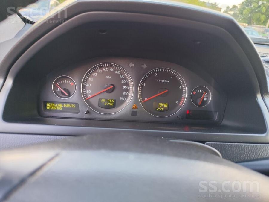 Brūns Volvo XC90 2008 Rīga, ar dzinēja tilpumu 2.40 L un nobraukumu 382 tūkst. km par 4900 €, foto 6 vietnē AUTOMOTO.COM.LV