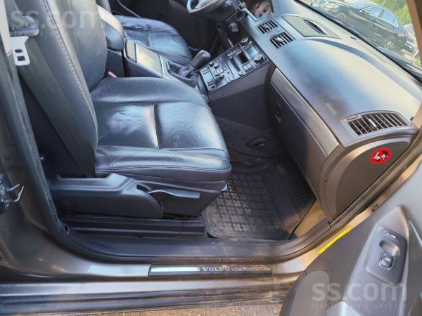 Brūns Volvo XC90 2008 Rīga, ar dzinēja tilpumu 2.40 L un nobraukumu 382 tūkst. km par 4900 €, foto 7 vietnē AUTOMOTO.COM.LV