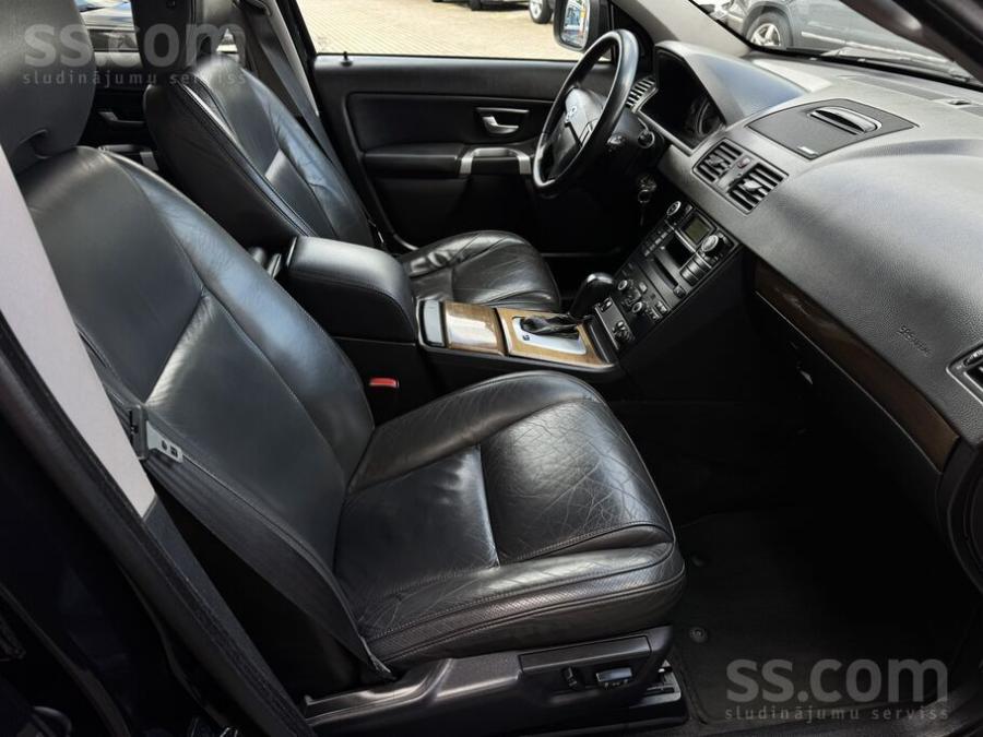 Brūns Volvo XC90 2008 Talsi, ar dzinēja tilpumu 2.40 L un nobraukumu 242 tūkst. km par 6800 €, foto 16 vietnē AUTOMOTO.COM.LV
