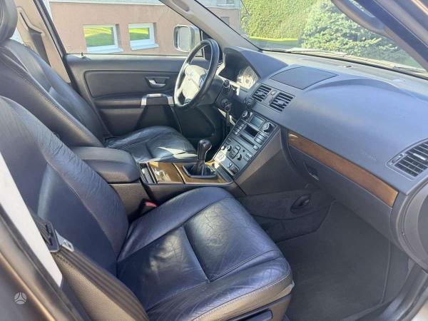 Brown Volvo XC90 2008 in Ukmerge, with an engine capacity of 2.40 L and mileage of 290 thousand km for 5750 €, photo 7 on AUTOMOTO.COM.LV