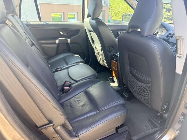 Brown Volvo XC90 2008 in Ukmerge, with an engine capacity of 2.40 L and mileage of 290 thousand km for 5750 €, photo 8 on AUTOMOTO.COM.LV